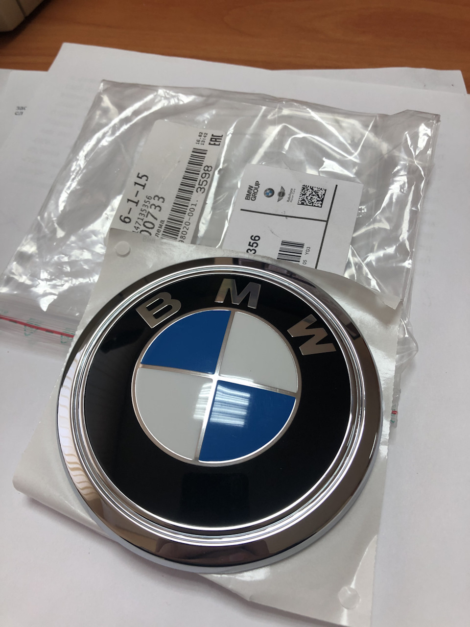 Замена значка крышки багажника — BMW 7 series (E65/E66), 4 л, 2007 года ...