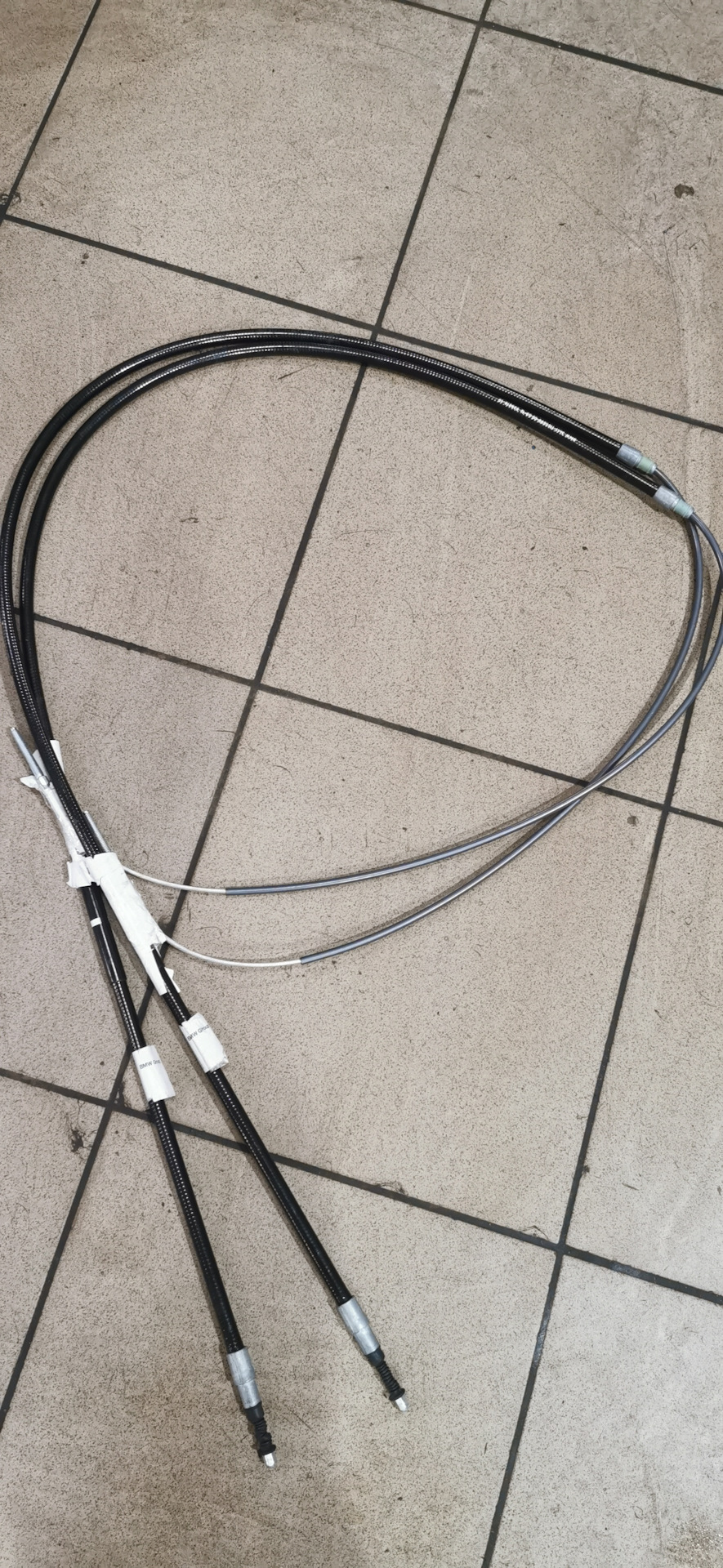 Обновил суппорта и по мелочи, троса ручника, сальники, задние диски ...