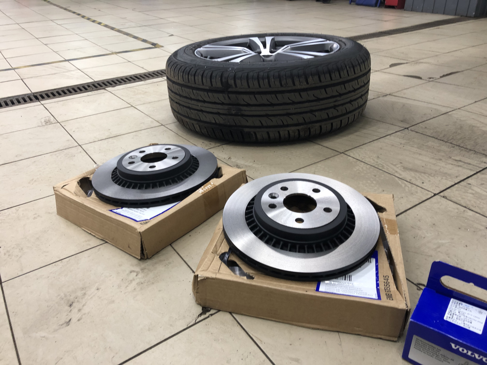 Обновил тормоза и установил переднюю широкоугольную камеру — Volvo XC60 ...