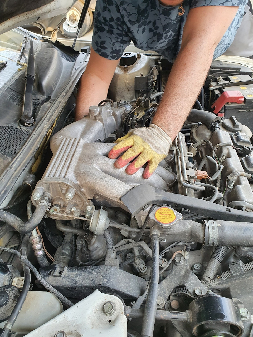 Мелкое ТО. Топливный фильтр под капотом, новые свечи. — Toyota Mark II ...