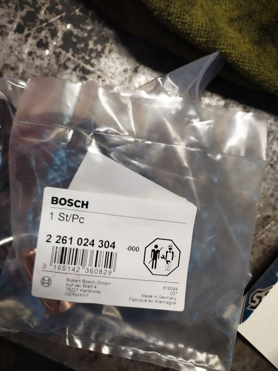 2261024304 Зажимная втулка датчика частоты вращения колеса BOSCH ...