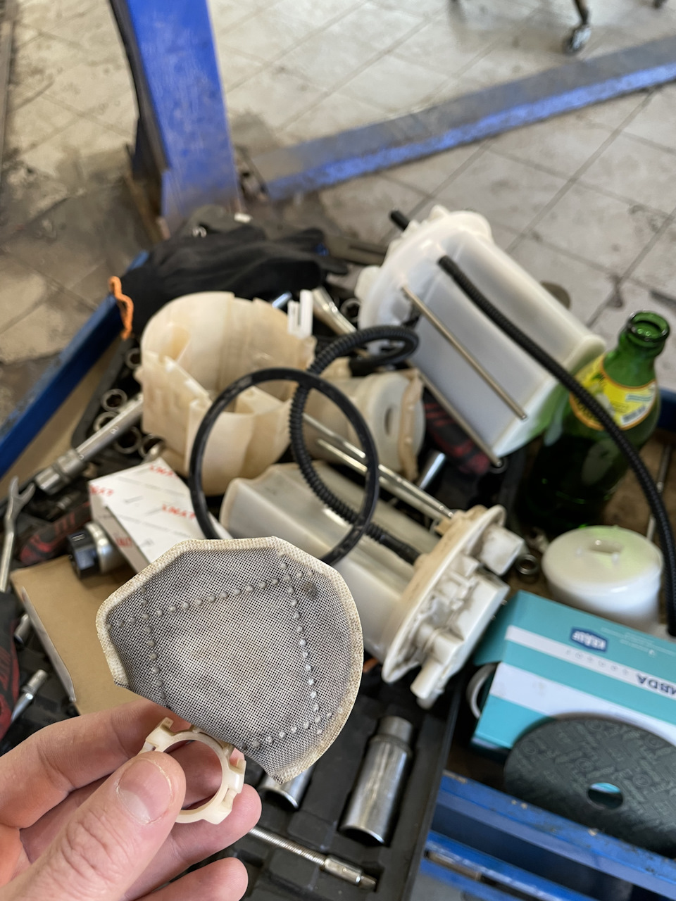 Замена топливных фильтров и насоса — Toyota RAV4 (III), 2 л, 2010 года ...