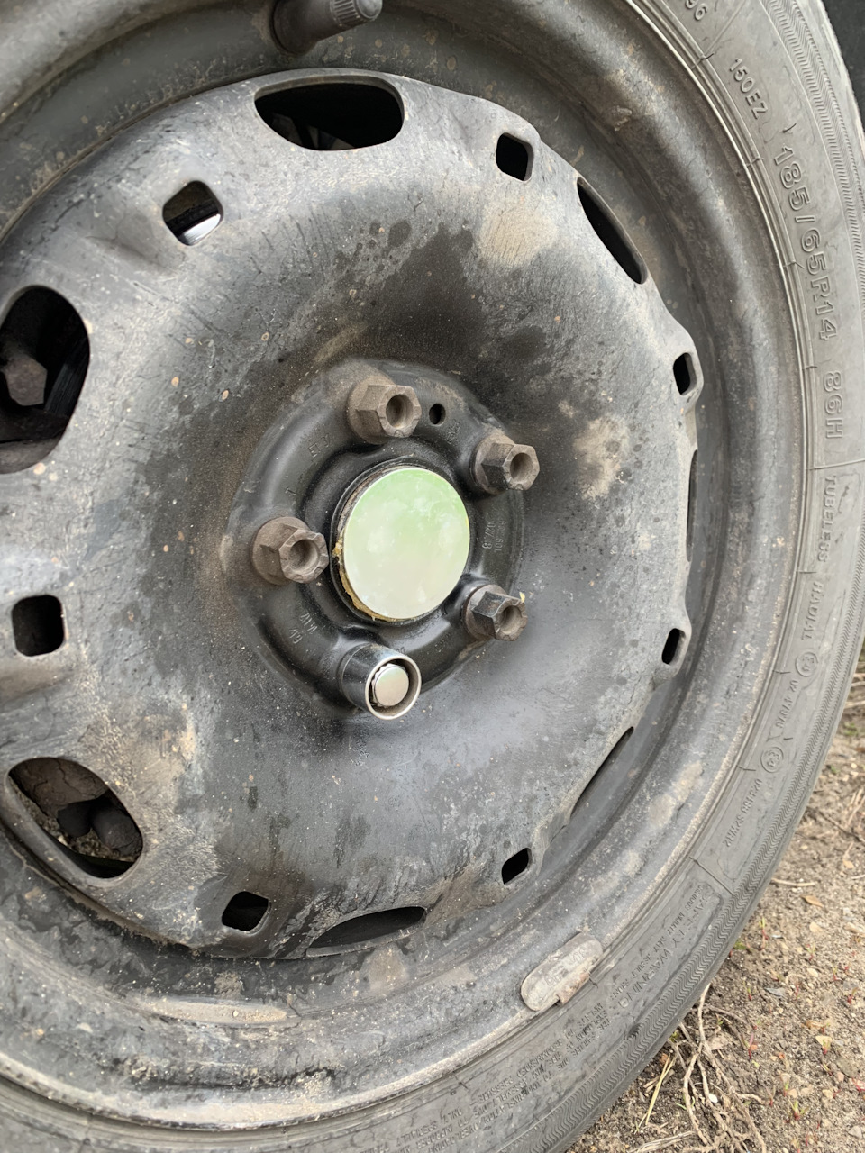 Колпачок передней ступицы Skoda Fabia 2 — Skoda Fabia Mk2, 1,2 л, 2012 ...