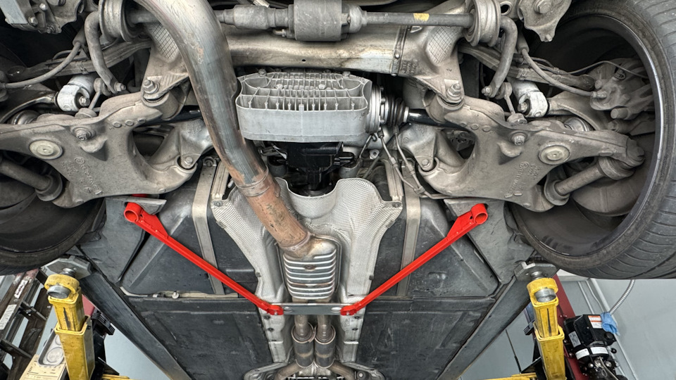 Нижние распорки от M5 — BMW 5 series (E60), 4,8 л, 2007 года | тюнинг ...