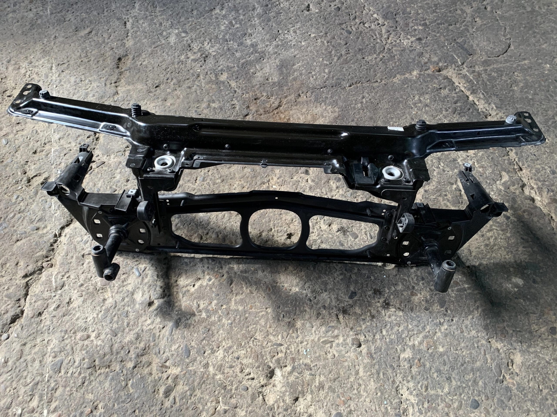 Щит передка, монитор, детали капота и кнопки стеклоподъемника — BMW 3 ...