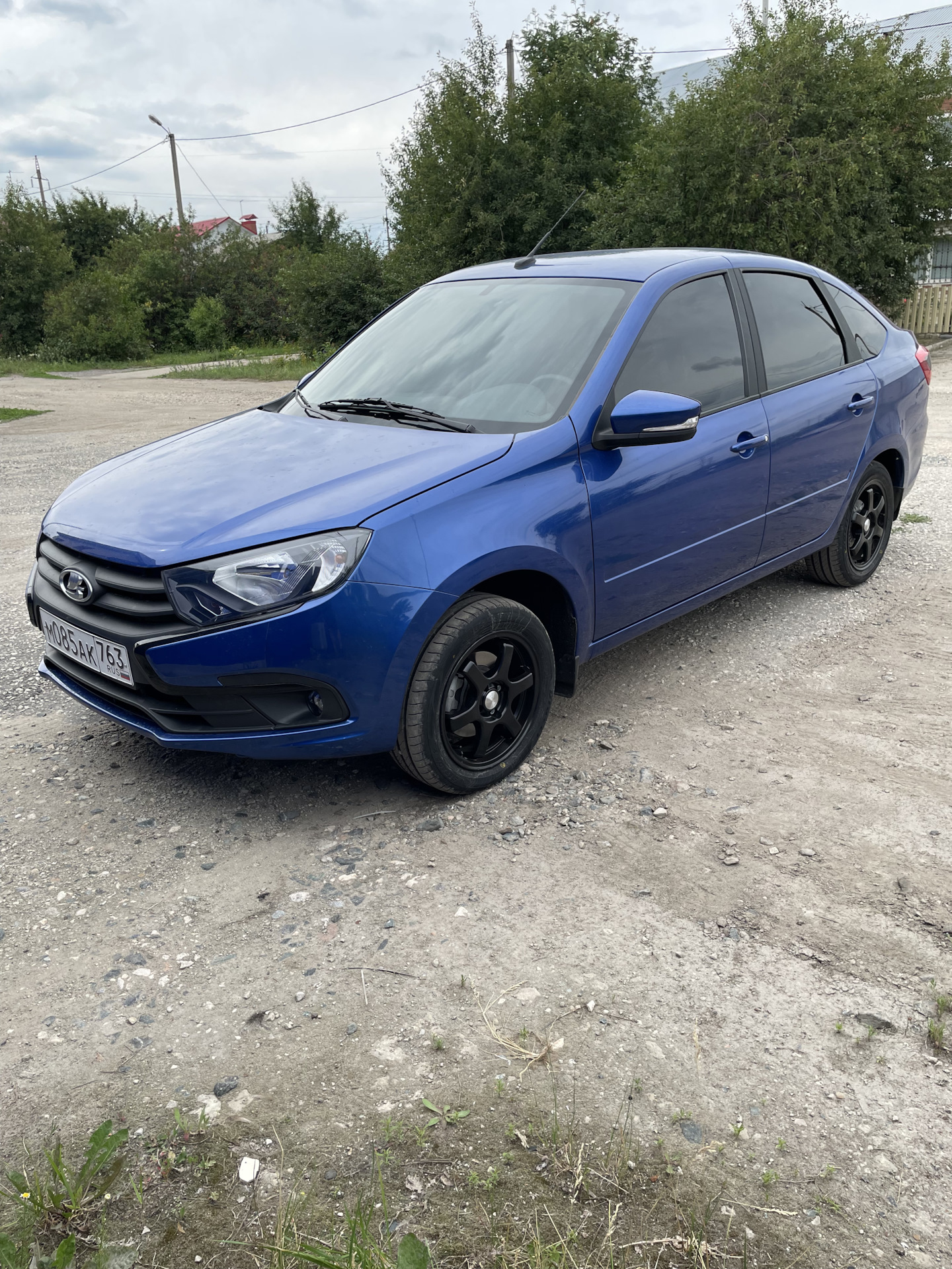 Диски r15, тонировка вкруг, занижение -50 — Lada Гранта Лифтбек (2G), 1 ...