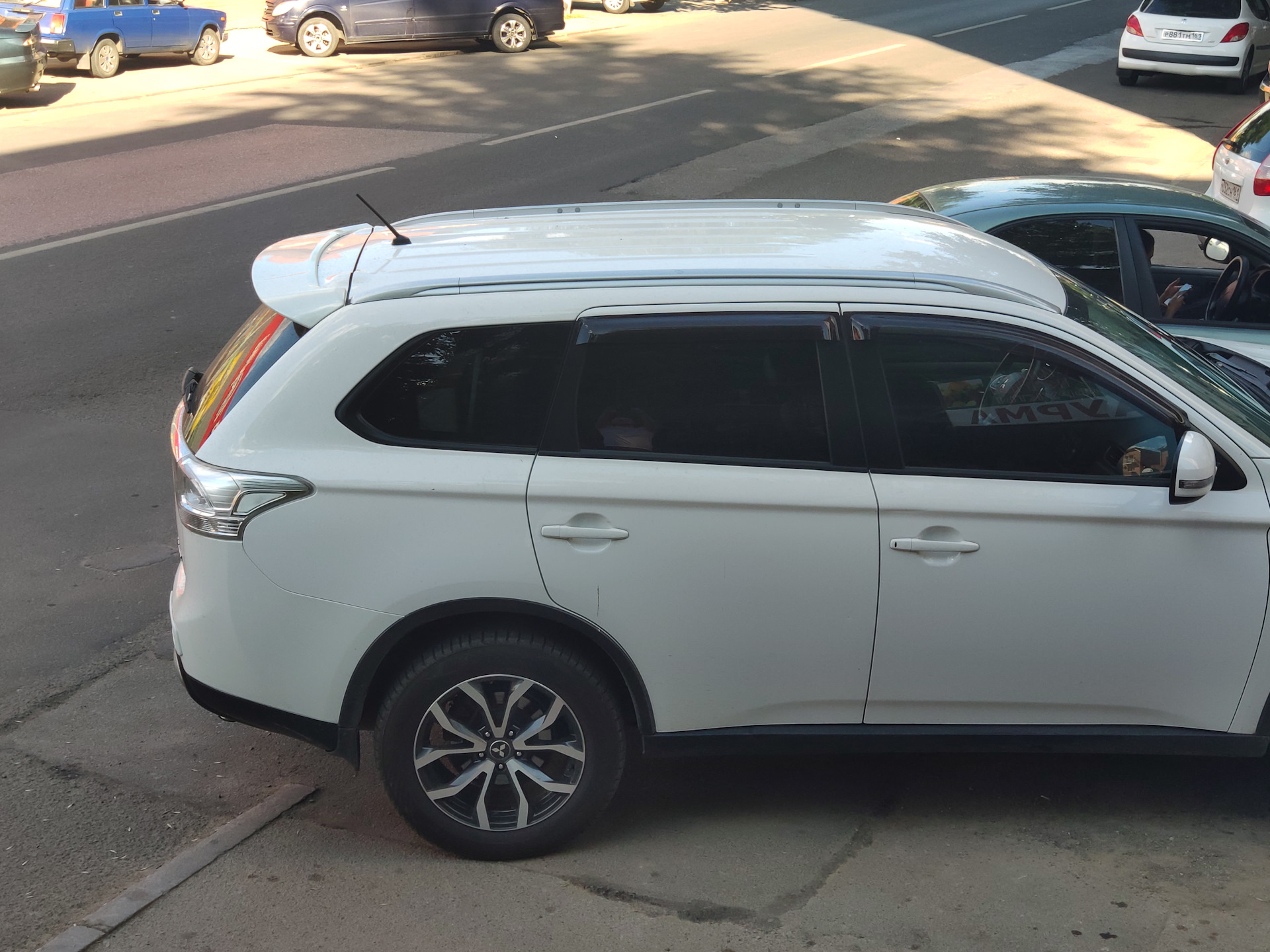 Стойки KYB вкруг + усиленные пружины = лифт 3см — Mitsubishi Outlander ...