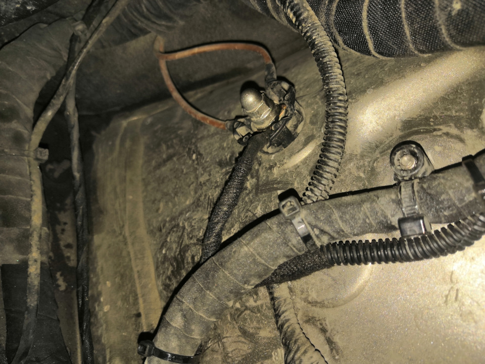 Установка штатного концевика капота (для сигнализации) — Volkswagen ...