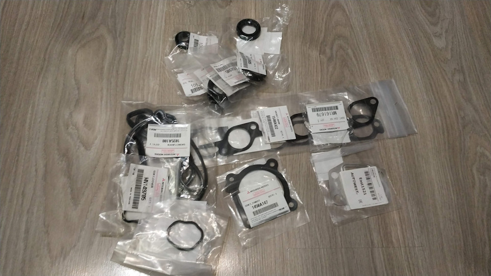 Течь сальника коленвала – Замена ГРМ, сальников — Mitsubishi L200 (4G ...