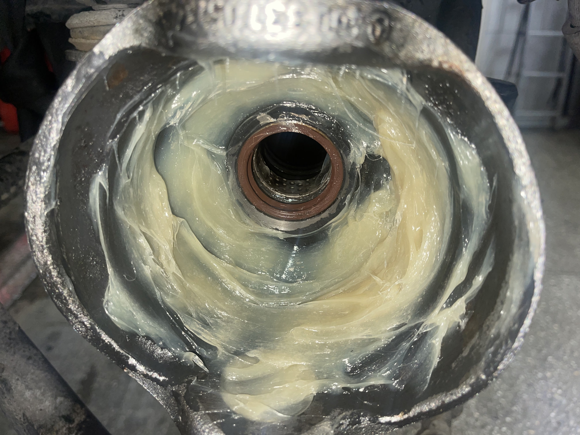 Ревизия поворотных кулаков — Mercedes-Benz G 55 AMG (W463), 5,5 л, 2009 ...