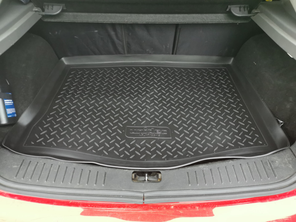 Коврик багажника — Ford Focus Hatchback II, 1,6 л, 2010 года ...