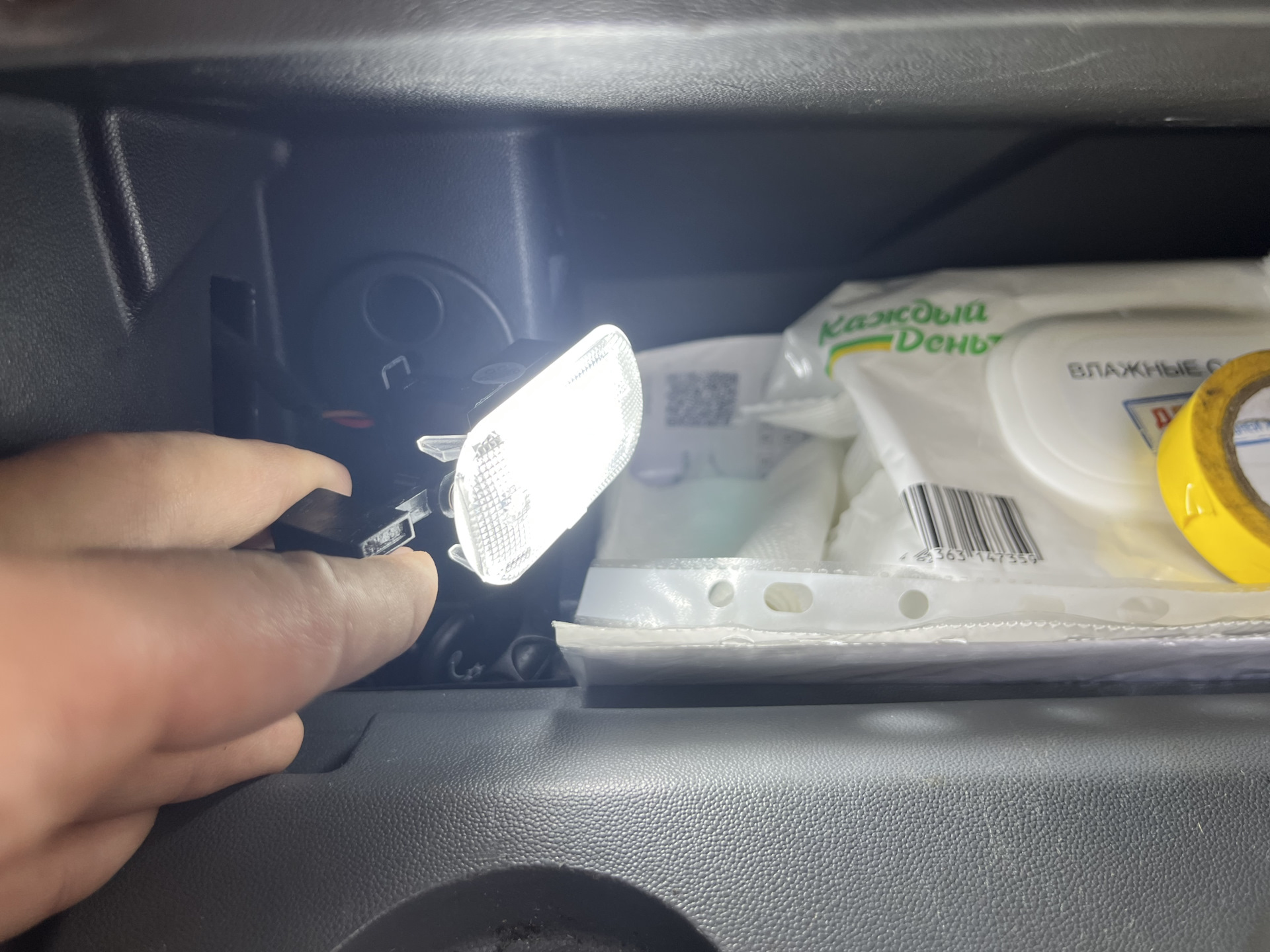 Подсветка бардачка — Skoda Fabia Mk1, 1,4 л, 2001 года | электроника ...