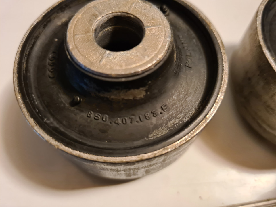 8S0407183B САЙЛЕНТБЛОК ЗАДНИЙ ПЕРЕДНЕГО НИЖНЕГО РЫЧАГА. VAG | Запчасти ...