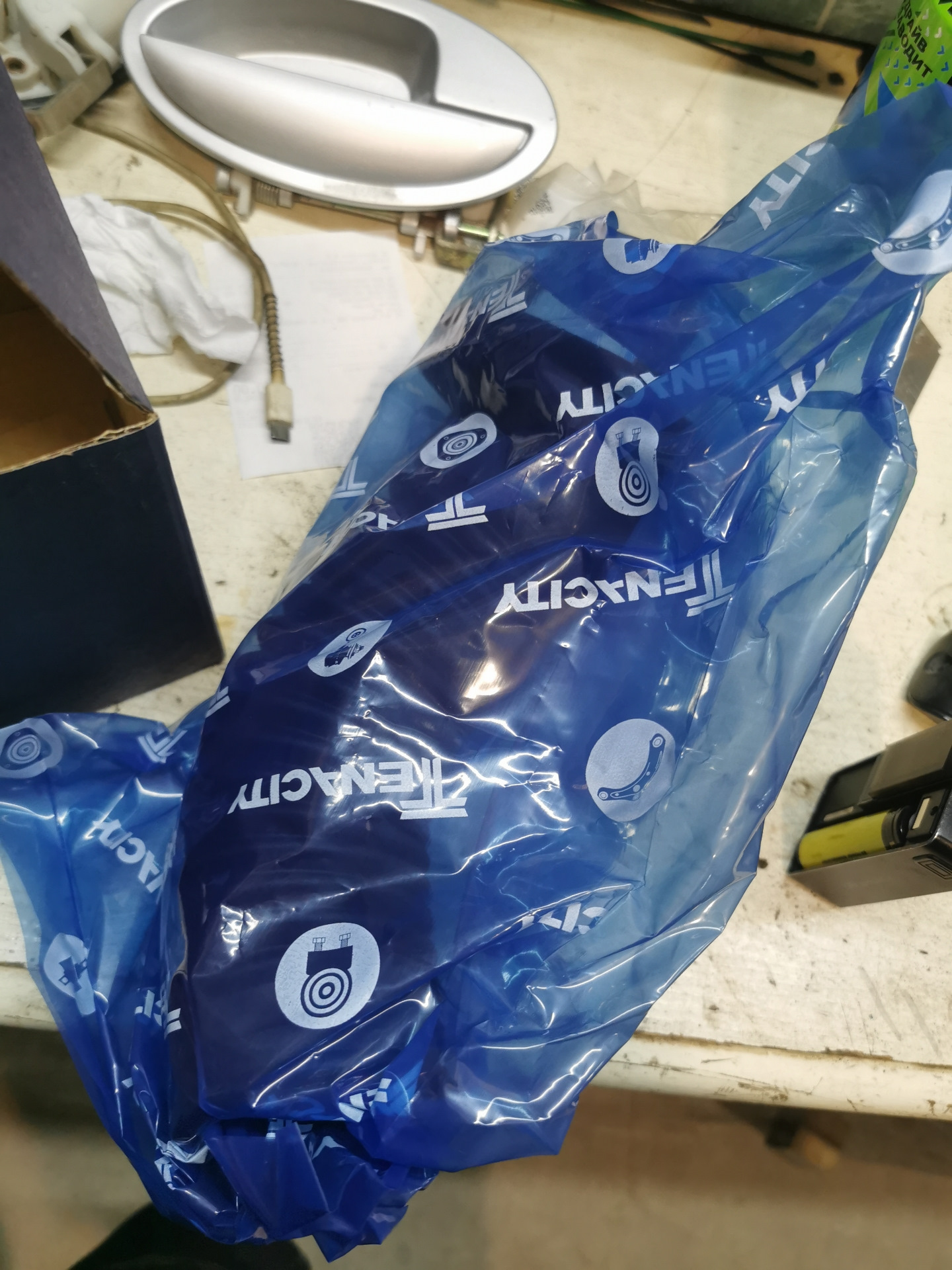 Замена задних пыльников амортизатора — Lexus RX (2G), 3 л, 2005 года ...