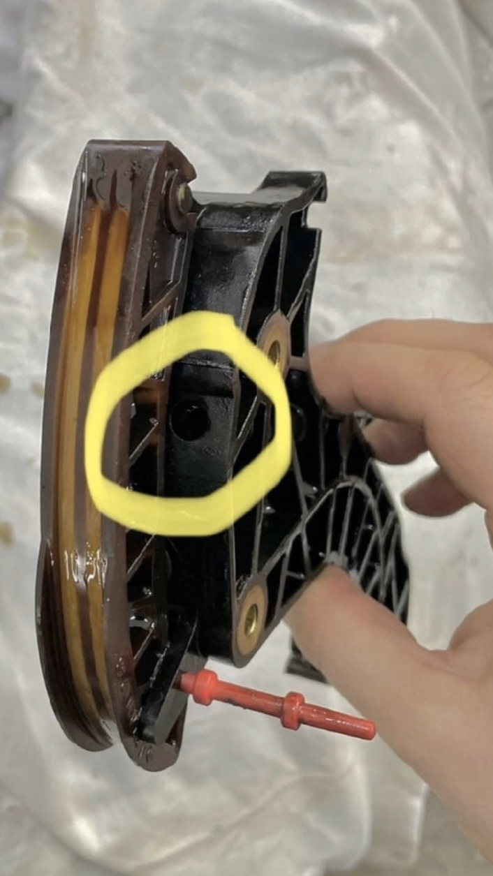 Натяжитель цепи масляного насоса (башмак) m271.8 — Mercedes-Benz C ...