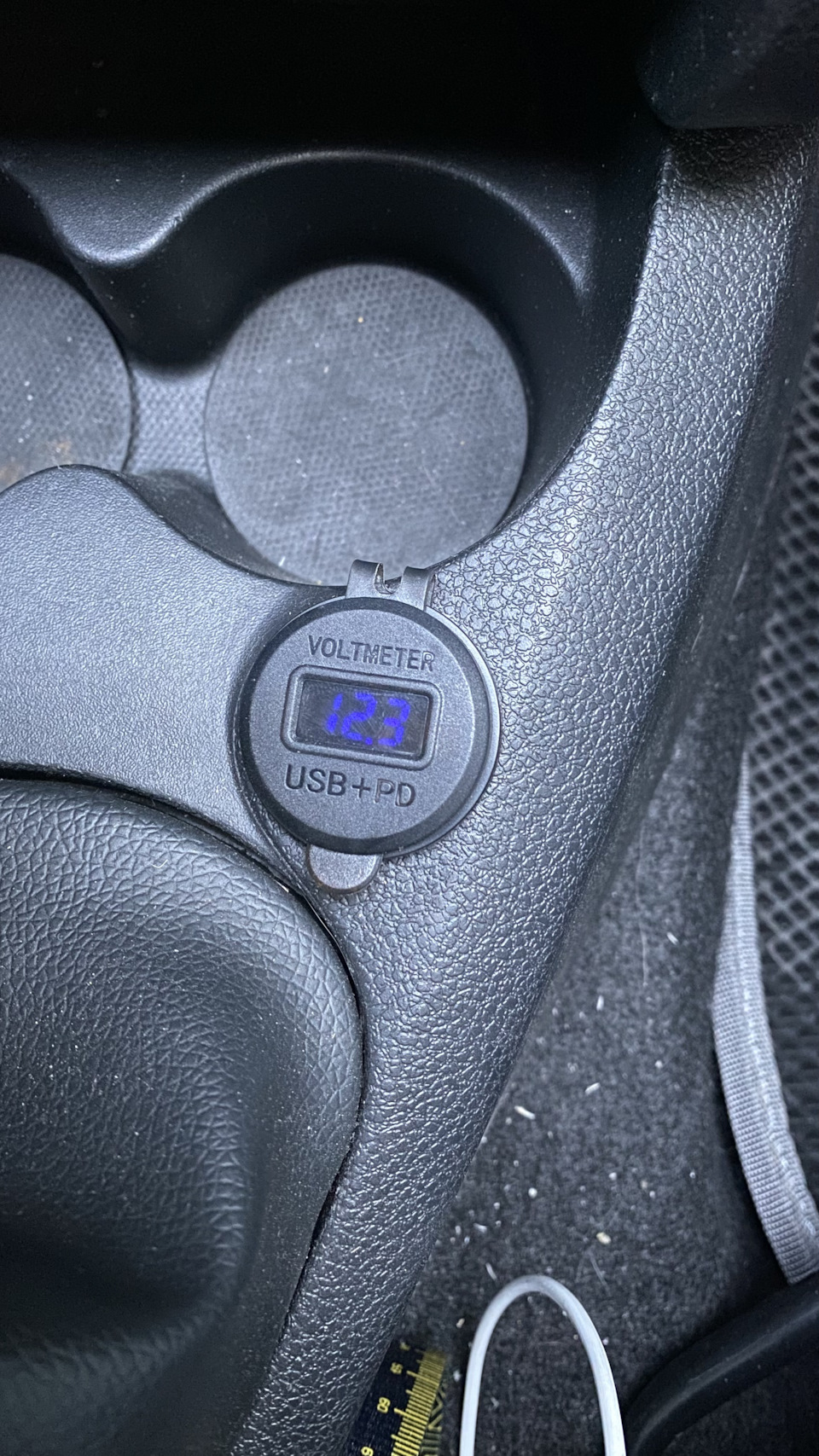 Замена розетки 12V на китайский адаптер. — Renault Sandero Stepway (2G ...
