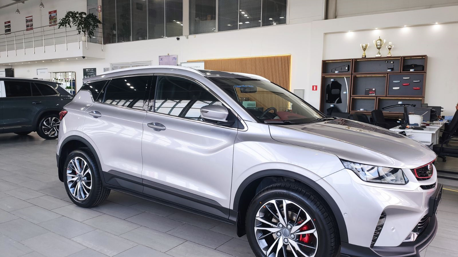 Geely Coolray (1G) 1.5 бензиновый 2023 | Satin silveR на DRIVE2