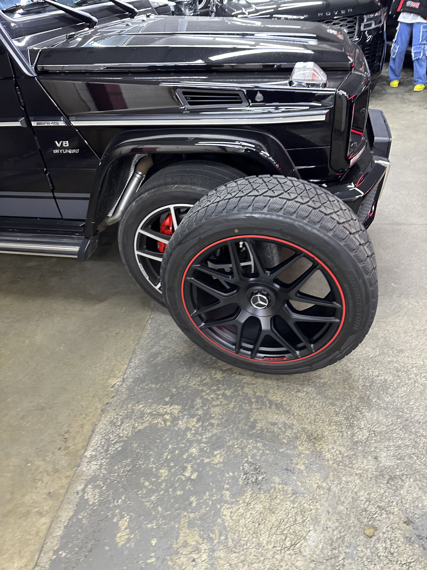 22-е Колеса и черный молдинг — Mercedes-Benz G 63 AMG (1G), 5,5 л, 2015 ...