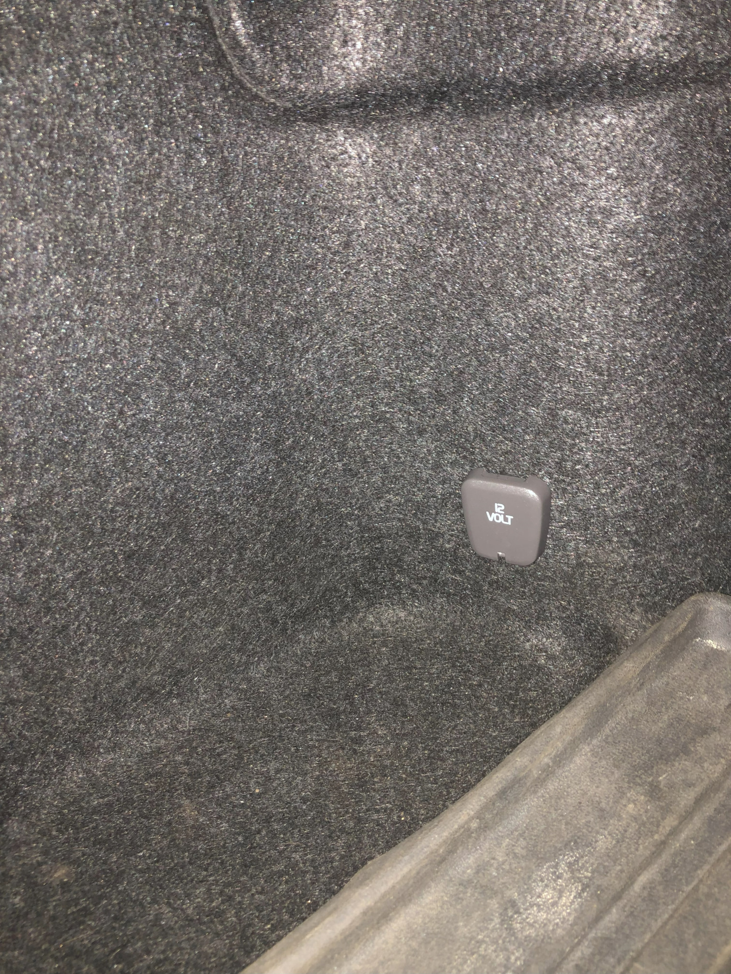 Розетка в отсеке багажника Volvo S80 II 2016 — Volvo S80 (2G), 2 л ...