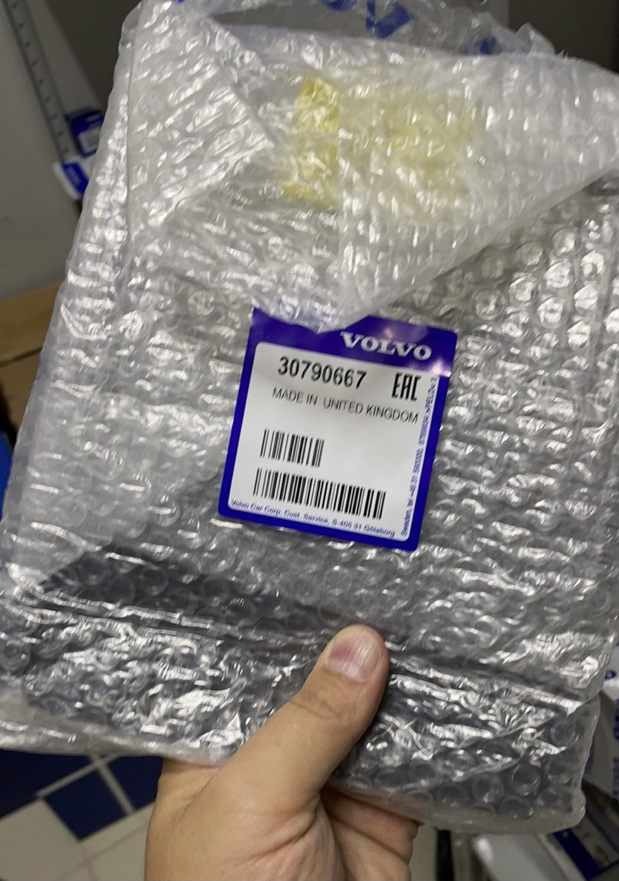 30790667 Шторка центральной панели Volvo | Запчасти на DRIVE2