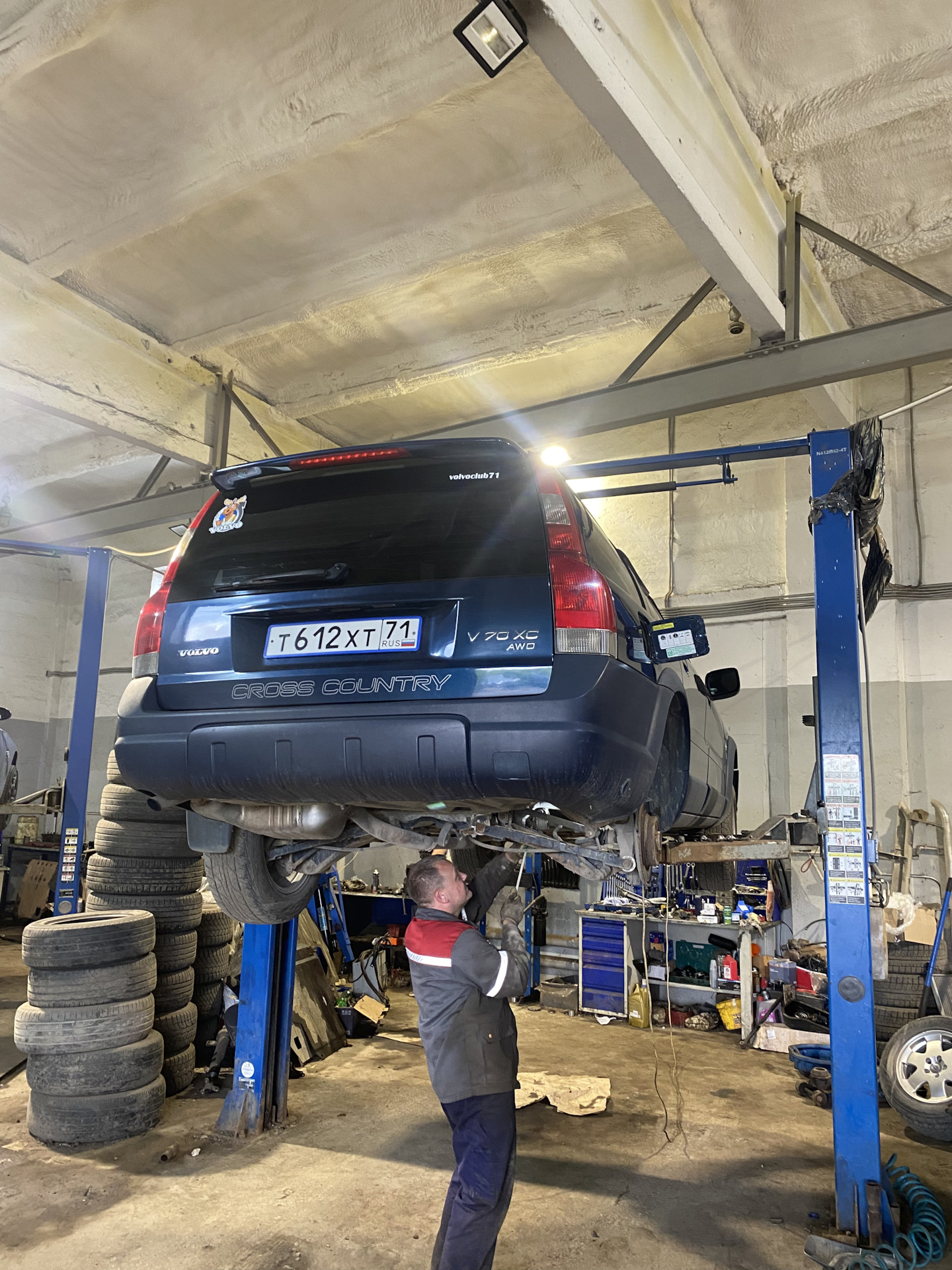 Замена горловины топливного бака — Volvo XC70 II, 2,4 л, 2002 года ...