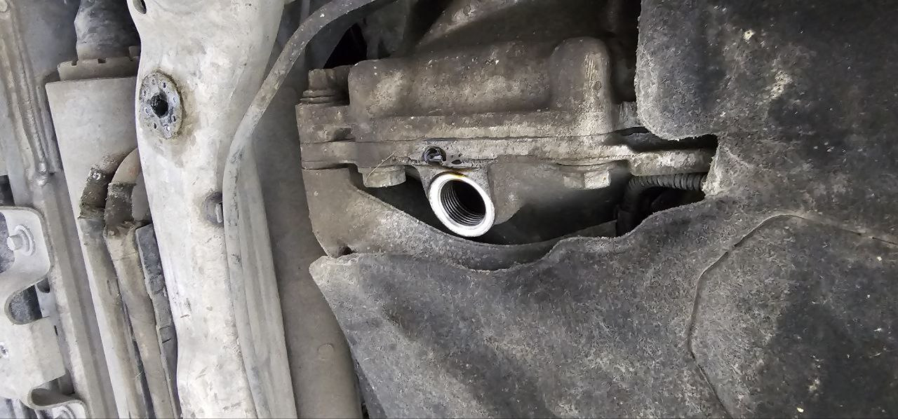 Замена передних приводов(оригинал) + замена масла в коробке+редукторы ...