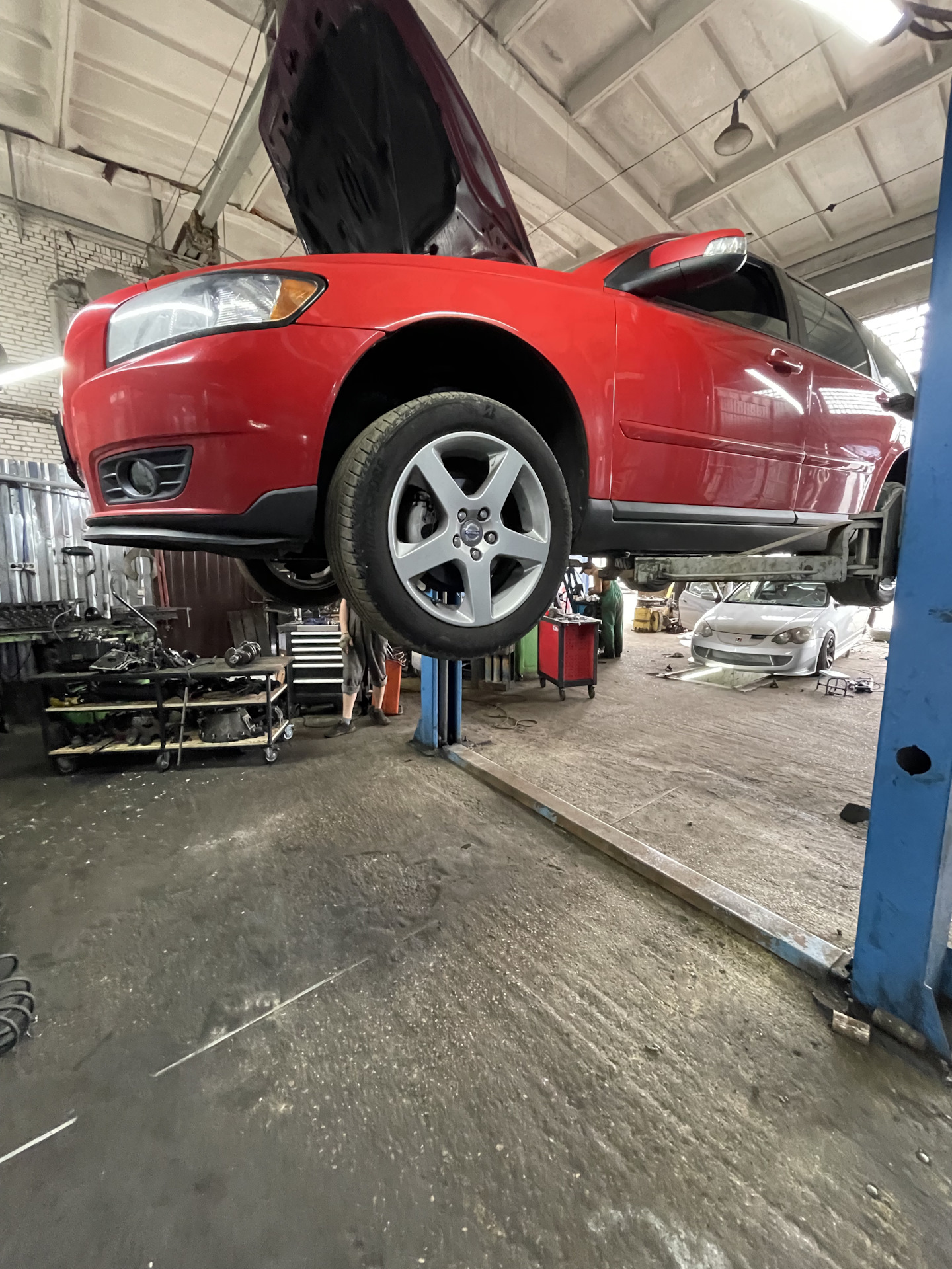 Вибрация при разгоне (обслуживание привода) — Volvo V50, 1,6 л, 2008 ...