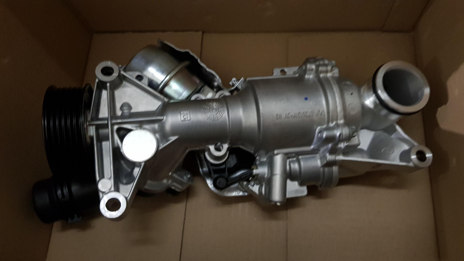 Запах бенза в масле. Ответ на загадку. Часть 3. Замена помпы — Mercedes ...