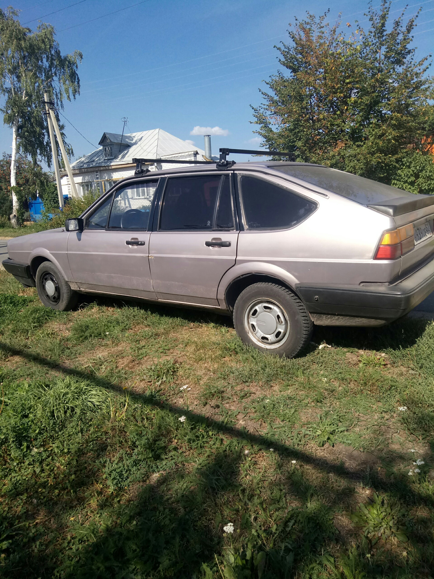 Покрасил стойки дверей — Volkswagen Passat B2, 1,6 л, 1985 года ...