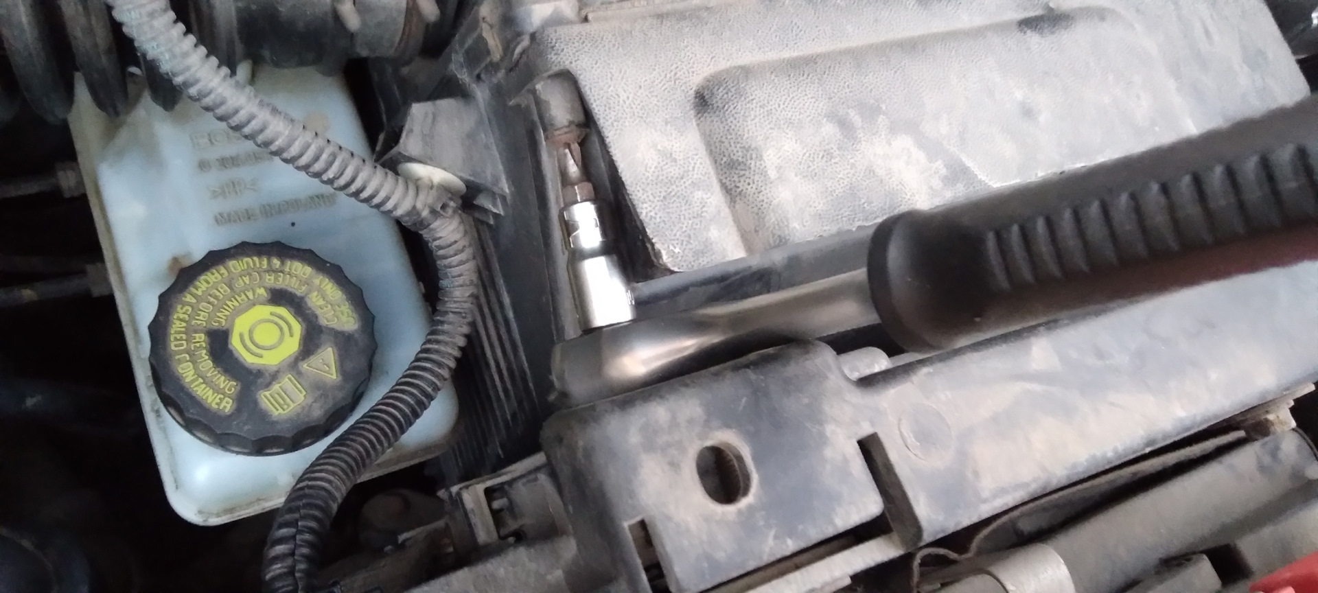 Замена воздушного фильтра. — Renault Kangoo (2013), 1,5 л, 2016 года ...