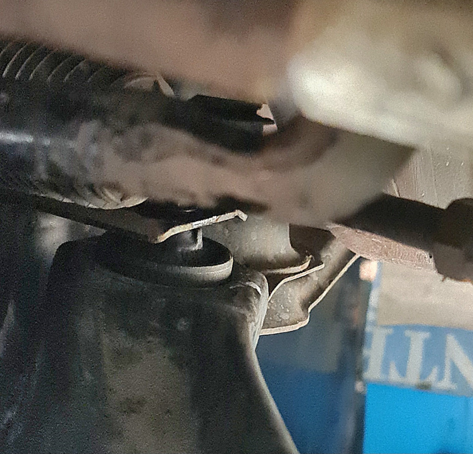 Замена сайлентблоков переднего нижнего рычага — Nissan Qashqai (1G), 1 ...