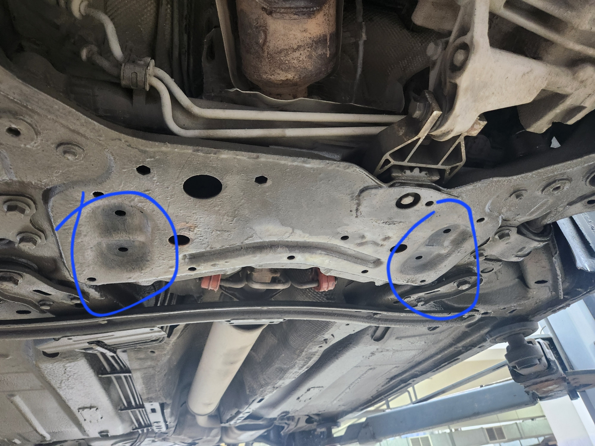 Стяжка переднего подрамника Форд Фокус 2 — Ford Focus Hatchback II, 1,6 ...