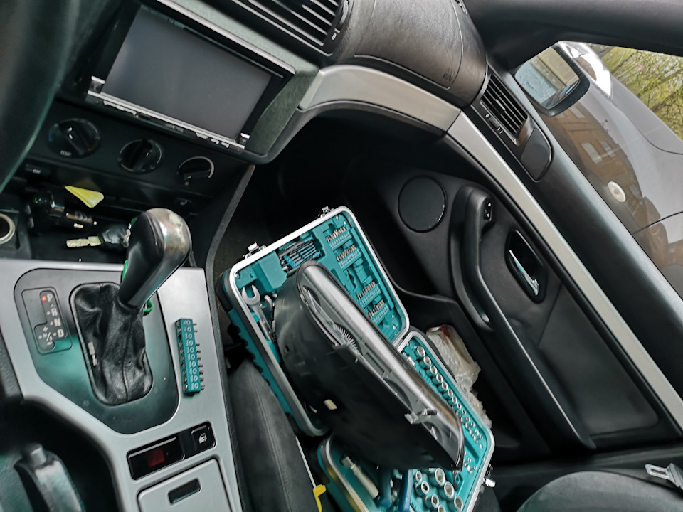 A0009829308 Аккумулятор дополнительный Mercedes | Запчасти на DRIVE2