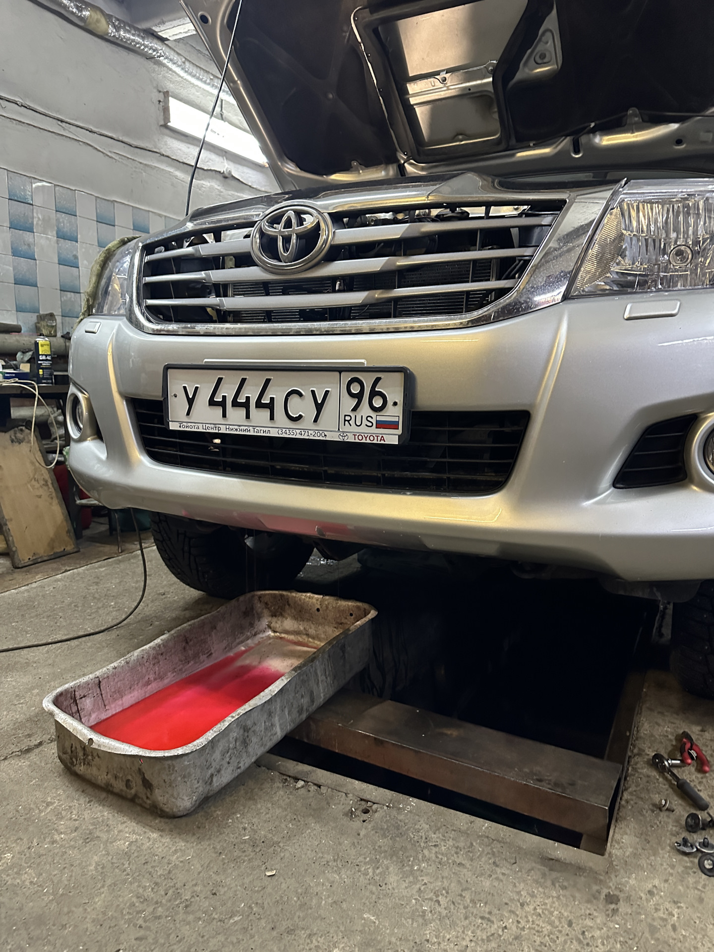 Замена прокладки отопителя — Toyota Hilux (7G), 2,5 л, 2013 года ...