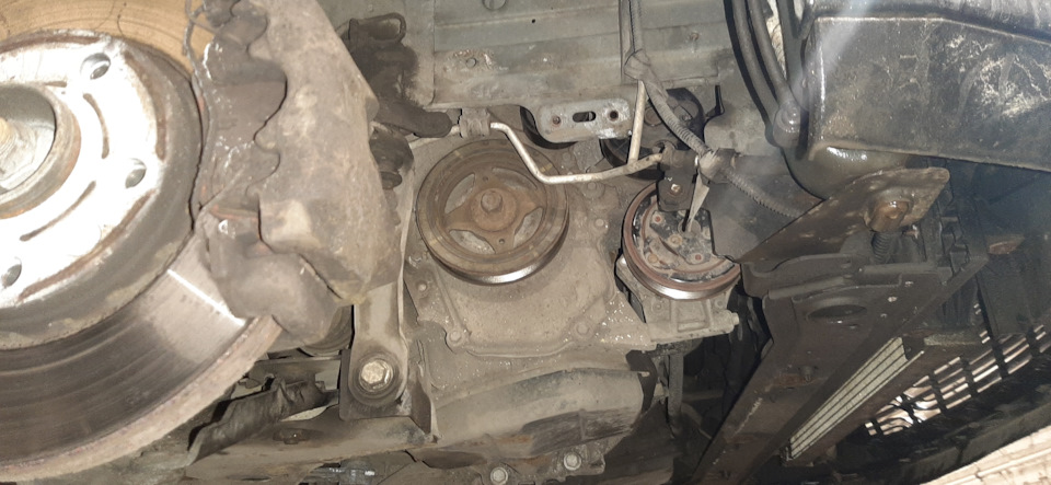 Замена помпы и натяжного ролика, ремня доп. оборудования и левого ...