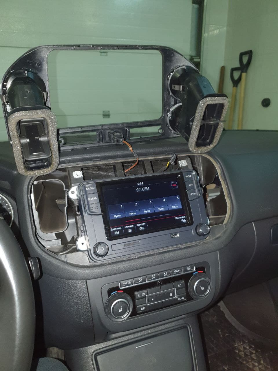 Установка RCD 360 PRO — Volkswagen Tiguan (1G), 2 л, 2011 года ...