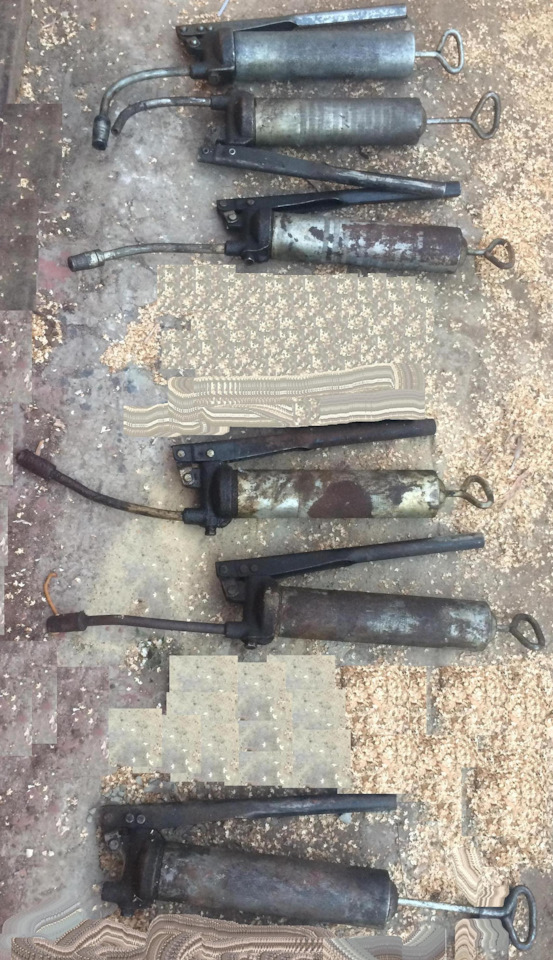 Компрессор Тойота Королла 130, шприцы для масла на ГАЗ 24, РАФ 2203 ...