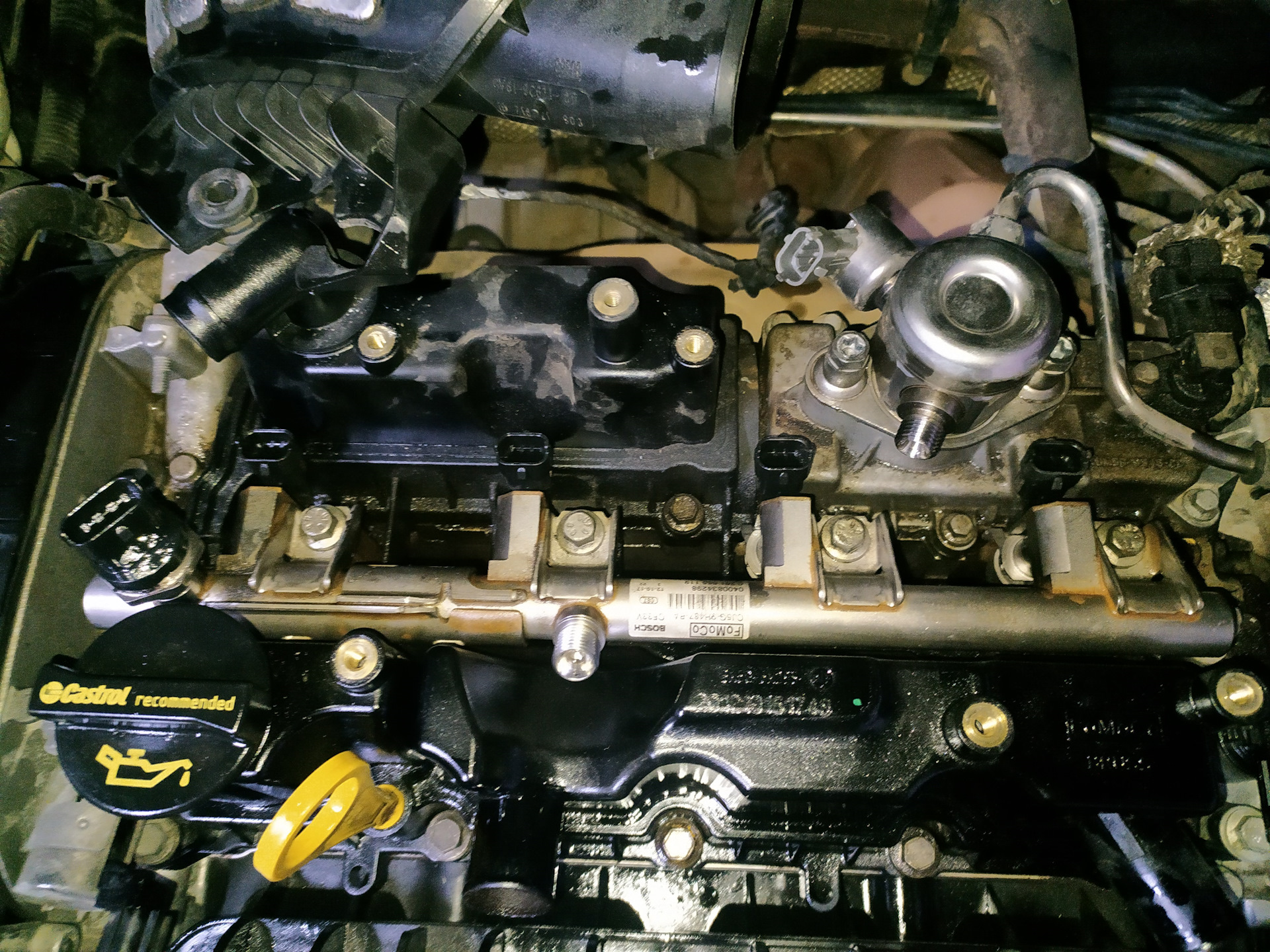 Замена прокладки клапанной крышки КУГА 1,6 (+димексид форсы + свечи ...