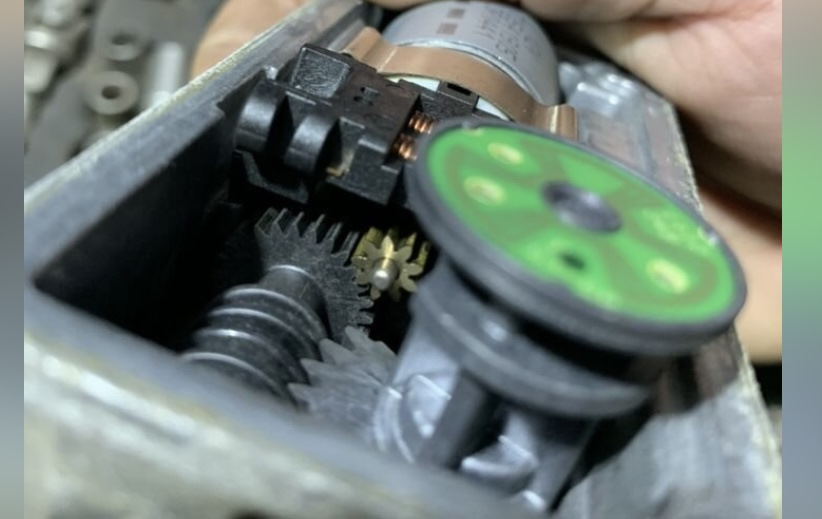 Замена актуатора 6NW009550 G25 Range Rover 3.0 tdv6 без демонтажа ...