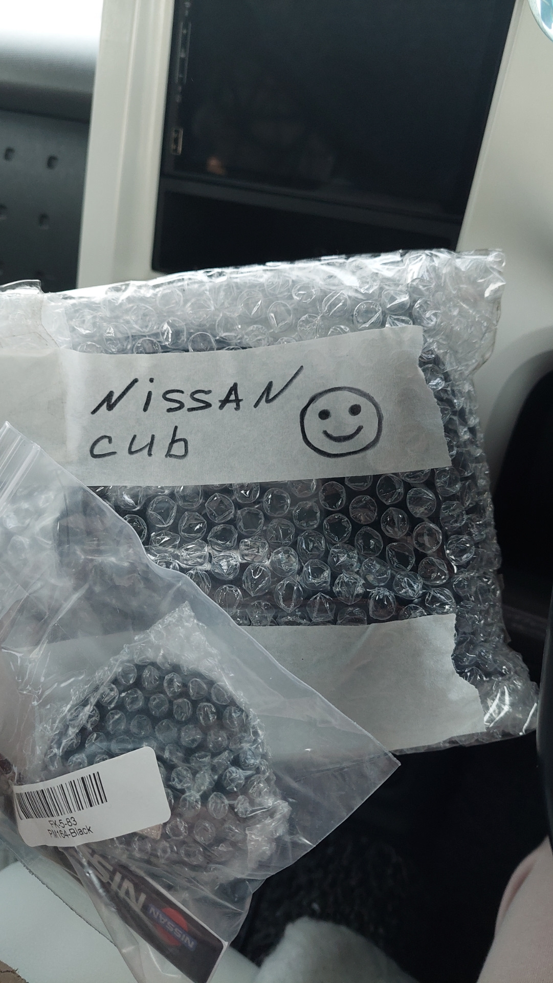 Прозрачный лючок бензобака — Nissan Cube II, 1,4 л, 2003 года ...