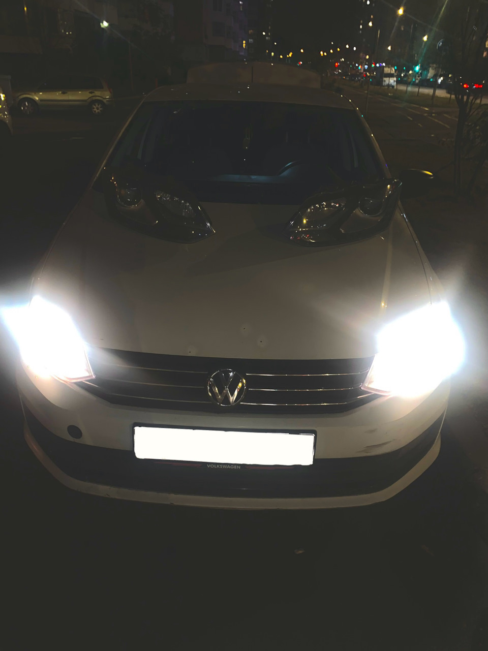 Продажа фар valeo bi-xenon — Volkswagen Polo Sedan, 1,6 л, 2017 года ...