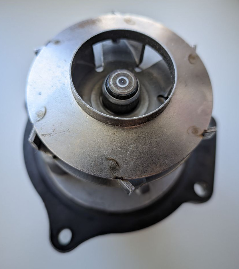 10. Помпа + сальник коленвала — Chevrolet TrailBlazer (1G), 4,2 л, 2008 ...