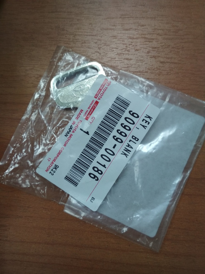 Эпопея с родным ключом закончена f1673-22060 — Toyota Mark II (100), 2 ...