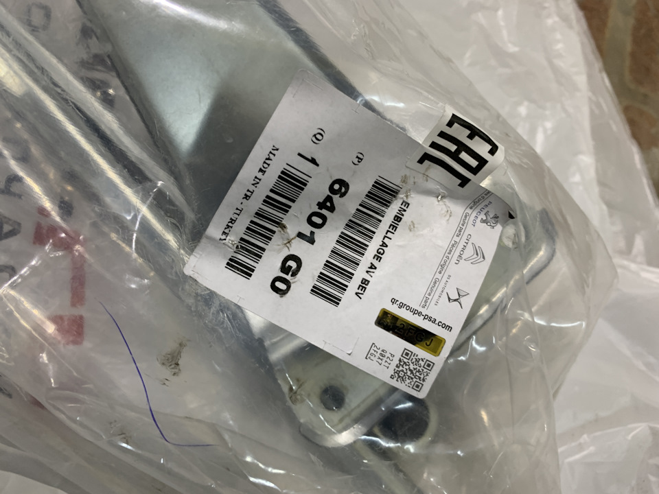 Замена трапеции дворников — Peugeot Partner, 1,6 л, 2007 года | своими ...