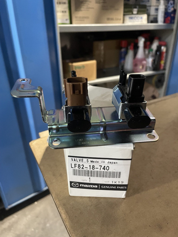 Блок электромагнитных клапанов заслонок на Mazda 6 (2G) GH, Mazda 6 (1G ...