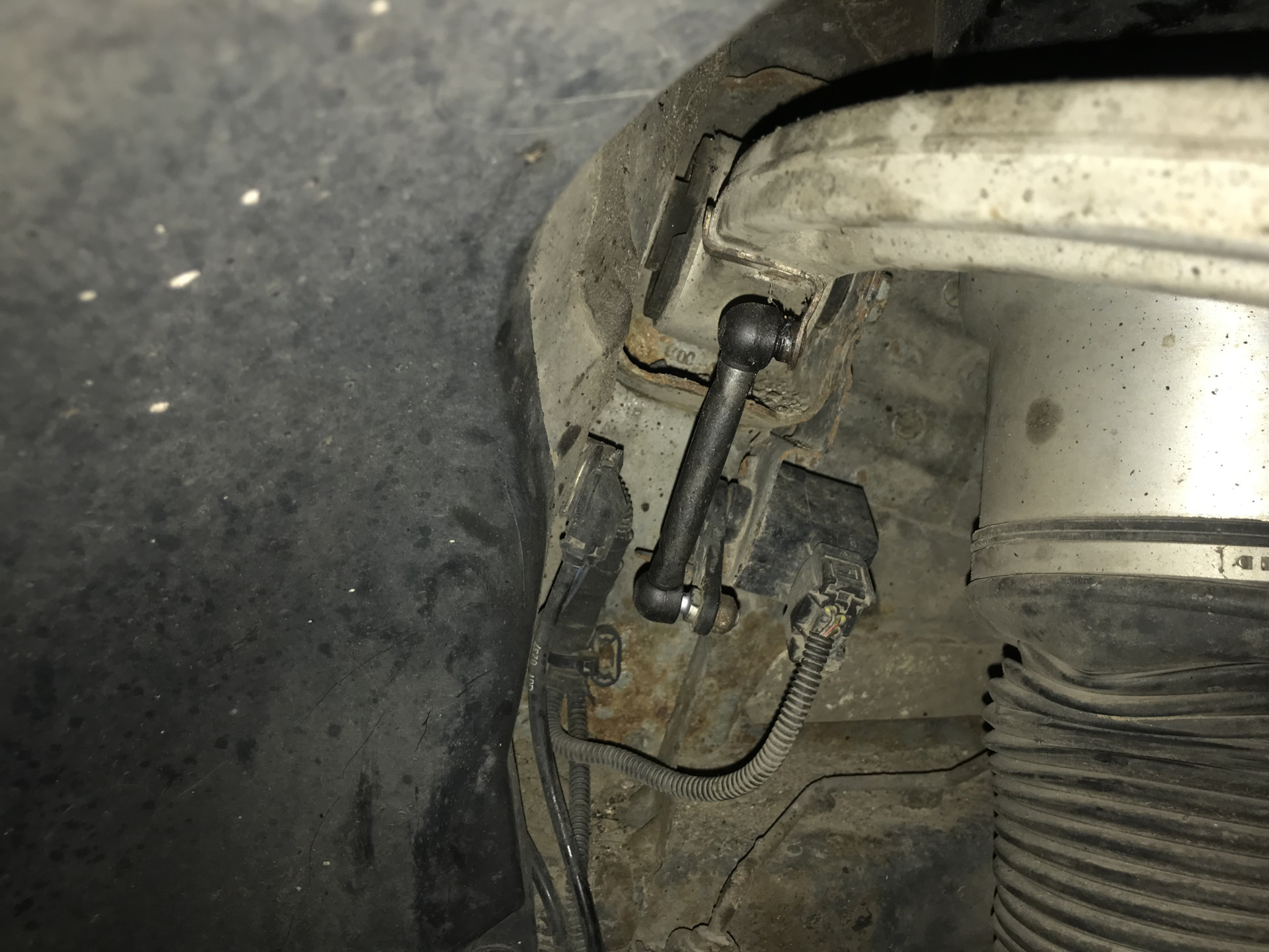 Ремонт рейки и тяги датчика подвески — Mercedes-Benz S-Class (W221), 3 ...