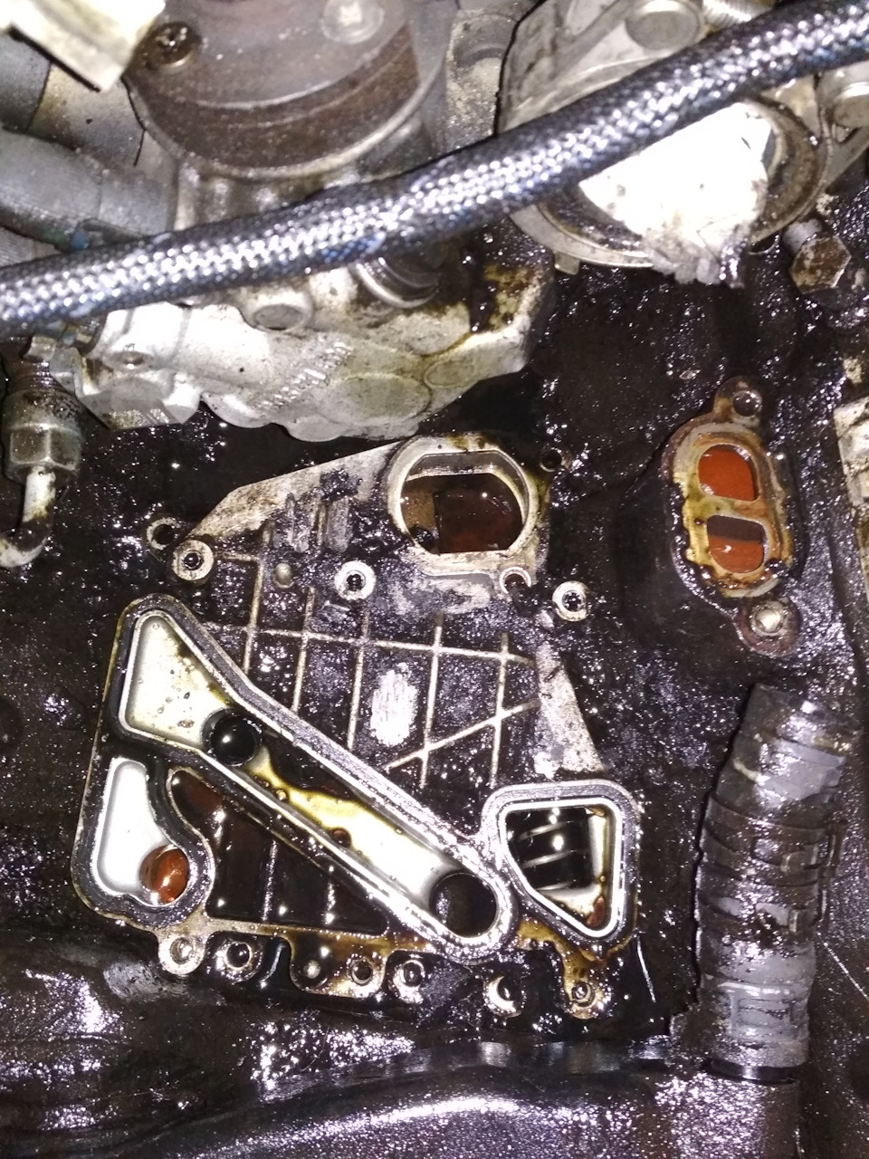 Течь антифриза и масла в развале или переуплотнение масленного ...