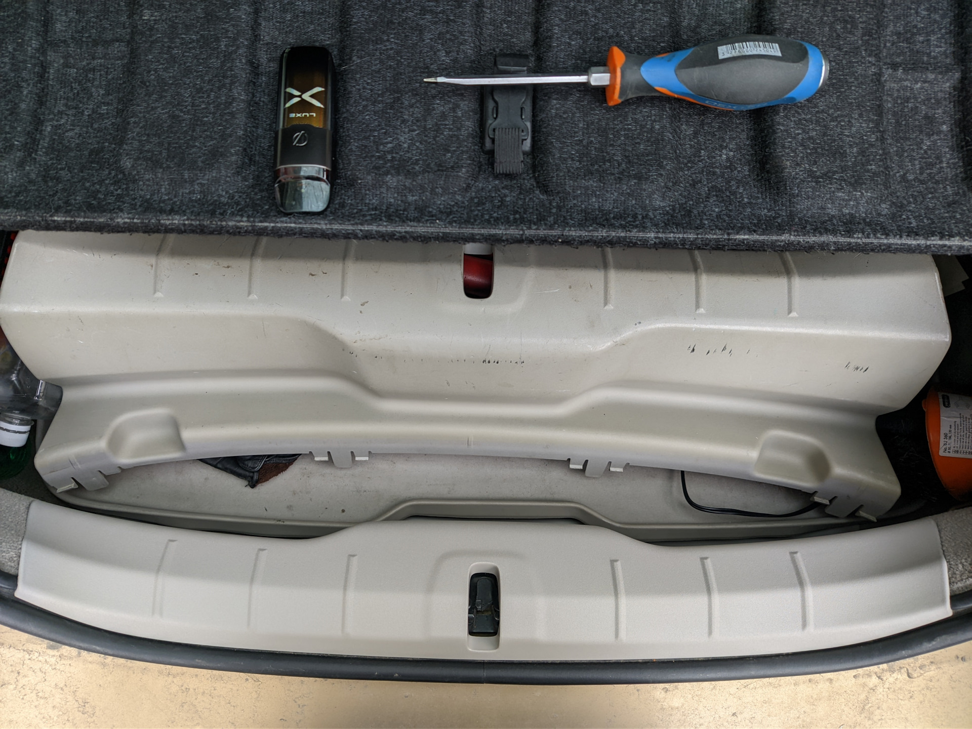 Шторка АКПП и новая панель в багажник — Volvo C30, 2,5 л, 2007 года ...