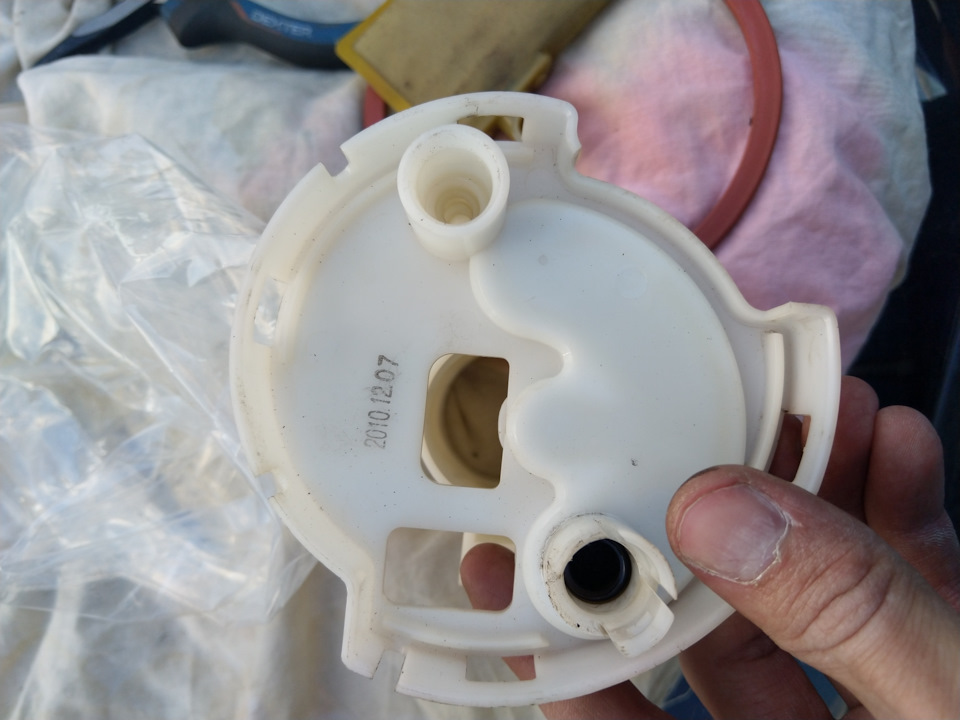 Замена Топливного фильтра и ролика ремня кондиционера — KIA Rio (2G), 1 ...