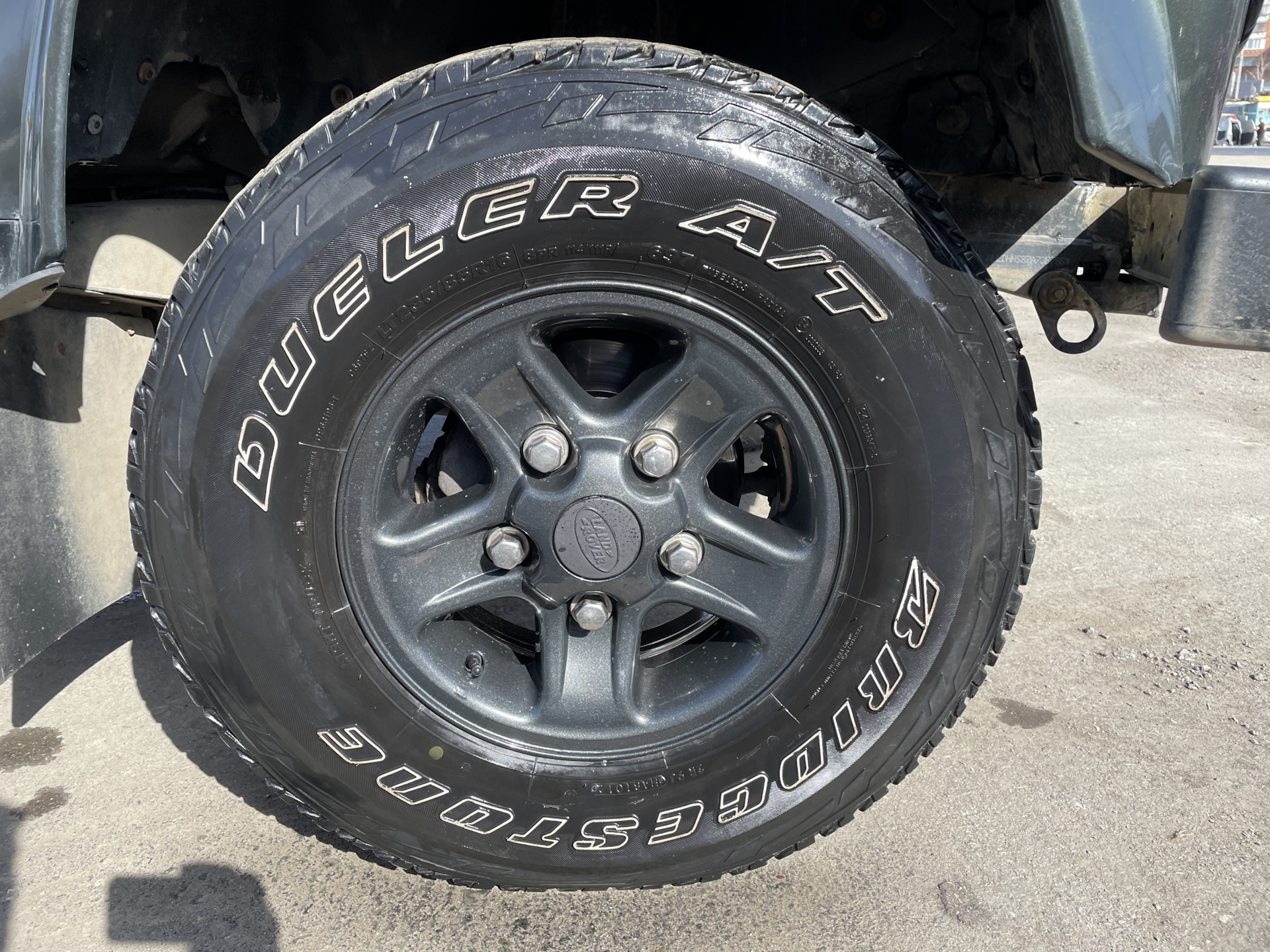 Покрасил родные диски в черный графит. Зацените… — Land Rover Defender ...